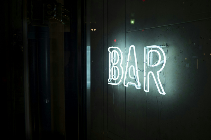 How To Decide Between A Open Bar Vs Hosted Bar Vs Cash Bar